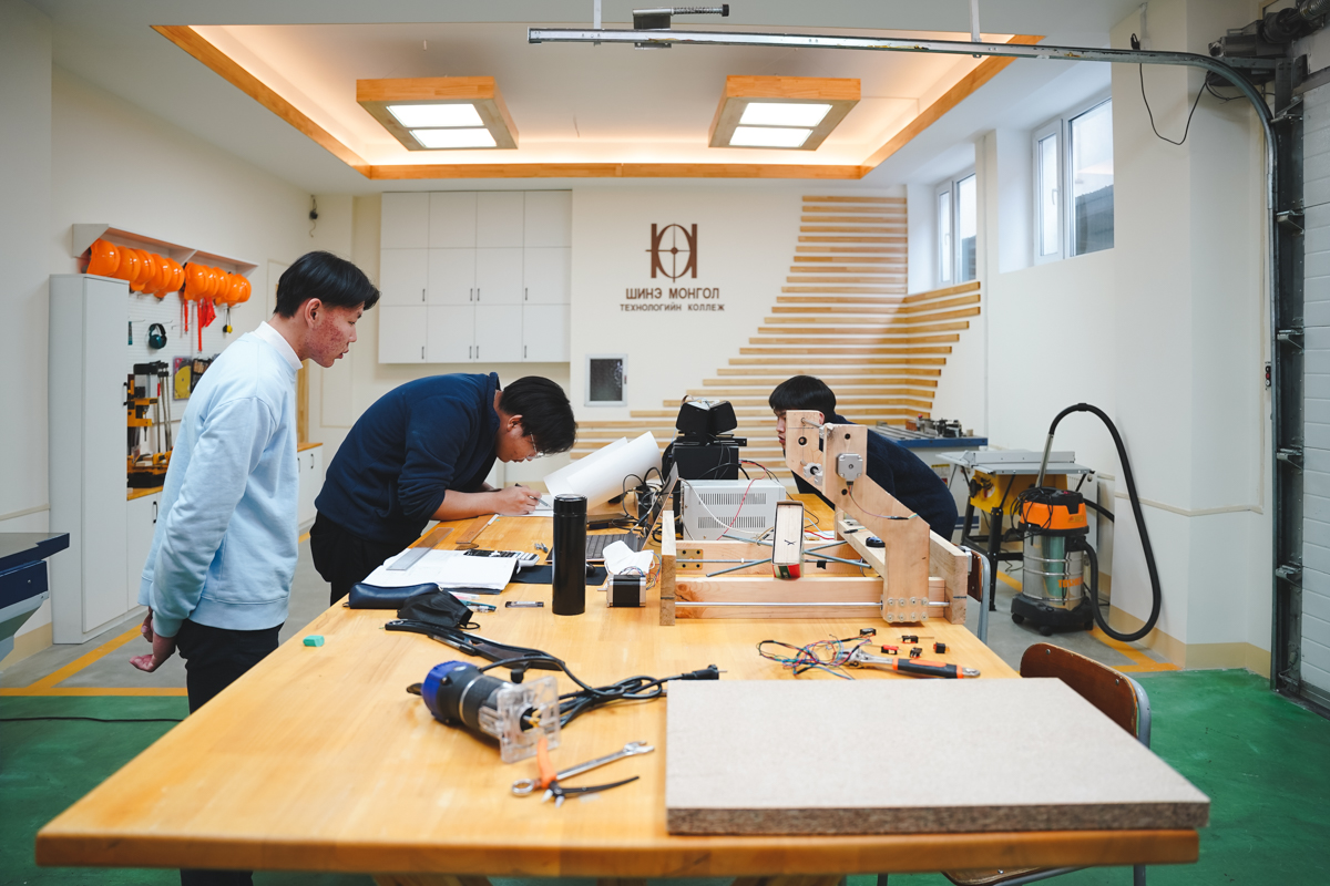 Шинэ Монгол Коосэн Технологийн Коллеж - Өөрийн гараар улсаа бүтээнэ ...